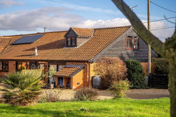 Cozy Cottage Retreat With River Views. - Norwich
