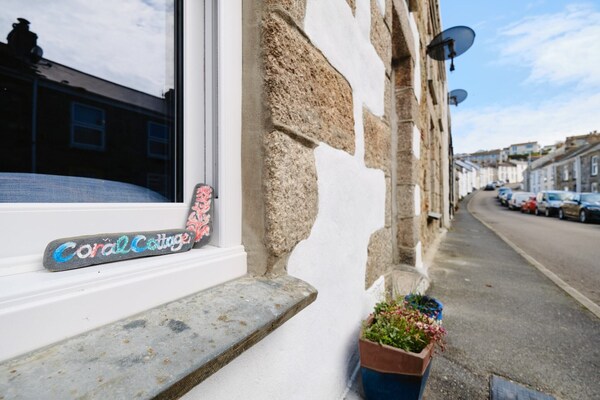 Detached Cottage In Porthleven, No Deposit - Praa Sands