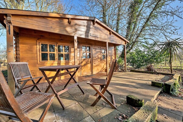 The Chalet In Bury St Edmunds Has 2 Bedrooms - Norfolk