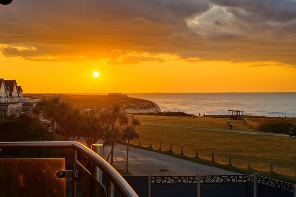 Stunning Botany Bay Beach House -  Heated Swimming Pool & Panoramic Sea Views - Broadstairs