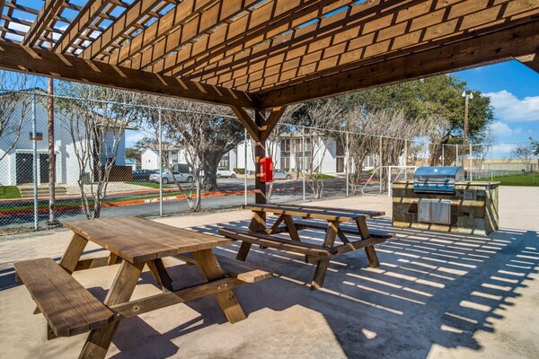 Stratton 2405h I Spacious 1 Bed 1 Bath - Arlington, TX
