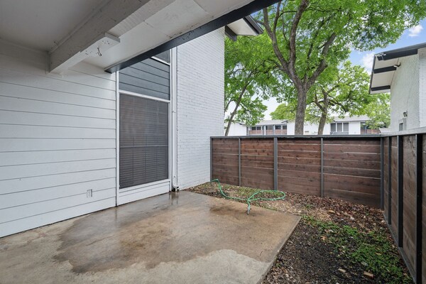 Stratton 2520c I Spacious 2 Bed 1.5 Bath - Irving, TX