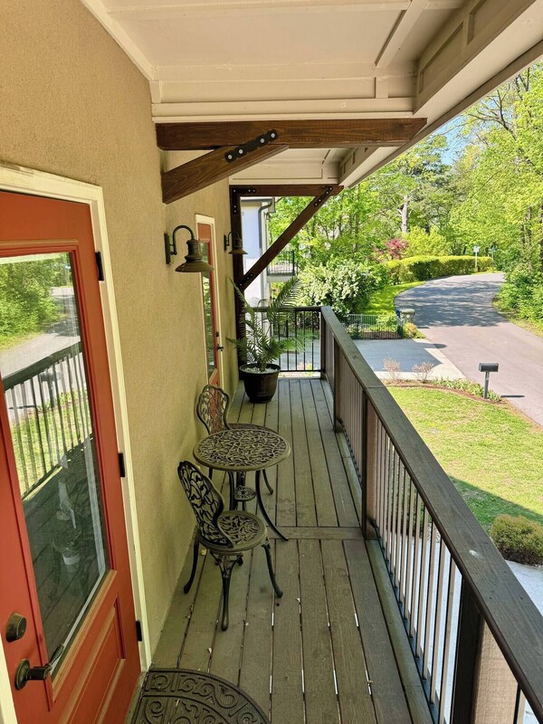 This Apartment Is A 1 Bedroom(s), 1 Bathrooms, Located In Chattanooga, Tn. - Signal Mountain, TN