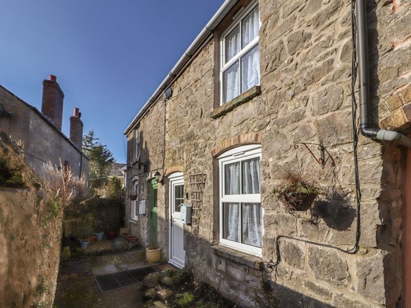 Rural Traditional Stone Holiday Cottage - Mold