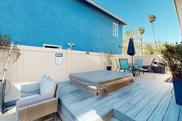 15% Off Summer -2 Kitchens, 2 Hot Tubs, Walk2sand - Oxnard, CA