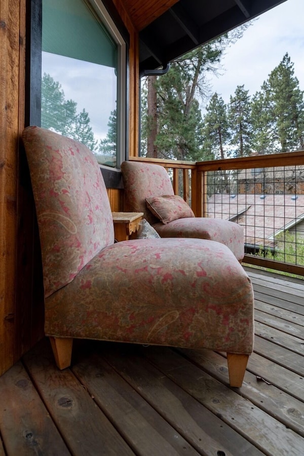 Cozy Modern Home, Sleeps 10 - Sisters, OR