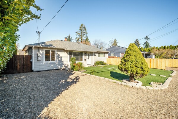 Pdx Stay W/bbq, Firepit & Pool Table - Portland, OR