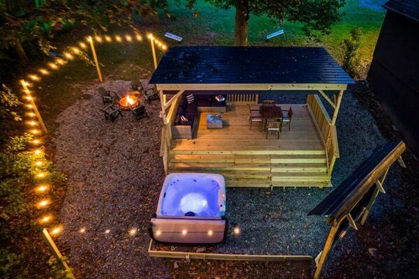 Tuck's Starry Night Cabin, Hot Tub, Outdoor Movies - Shenandoah, VA