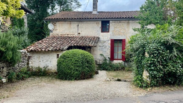 La Lisière: Charmante Maison En Pierre Avec Jardin - Périgord