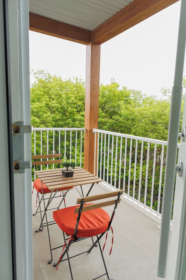 2br-1 King Near Parks&paths 10-min Dt/stampede/zoo - Calgary