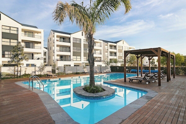 Cozy 1-bedroom Apartment With Pool, Gym, Fast Wi-fi & Family-friendly Amenities - Parklands