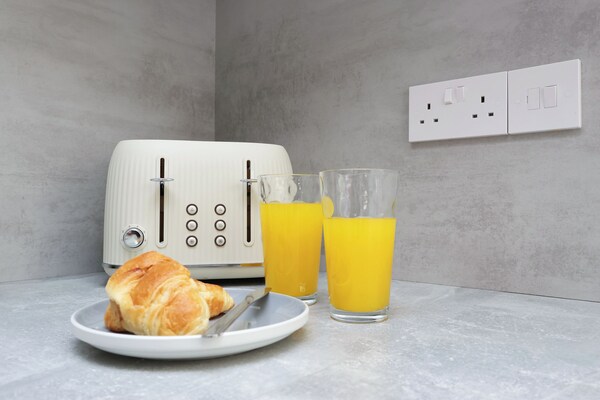 The Central Stay - Lush 2bd House, Up To 6 People - Cardiff