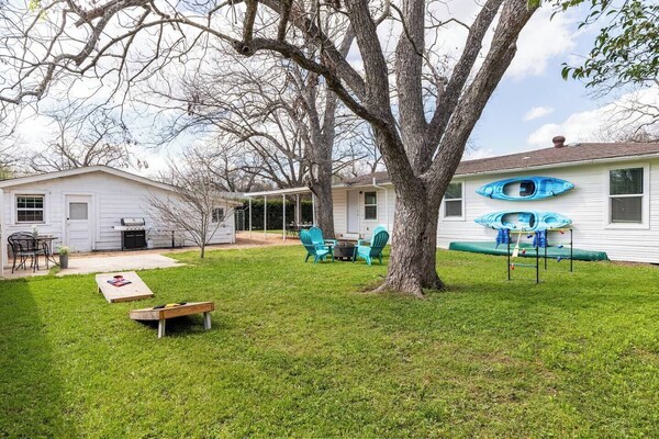 100% Fenced-in And Very Private Restored Farmhouse - Seguin, TX