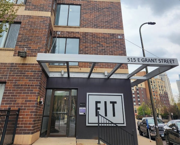 Downtown Suite Living! - Minneapolis, MN