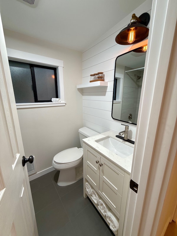 Charming 2-bedroom Cottage In La Conner With Wifi - Bay View, WA