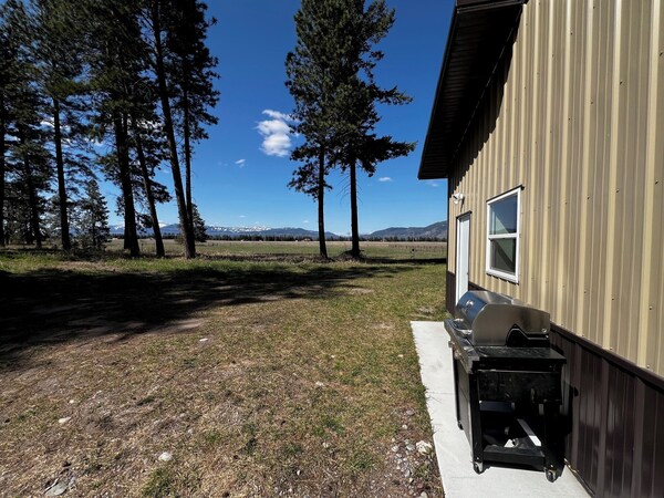 New Barndominium On Acreage 25 Minutes From Glacier Park! Privacy & Great Views! - Glacier County