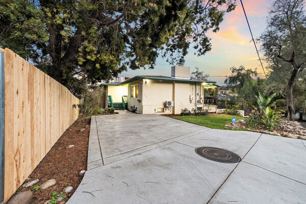 Spacious 4-br Home, King Bed, Ranch Style, La Mesa - San Diego, CA