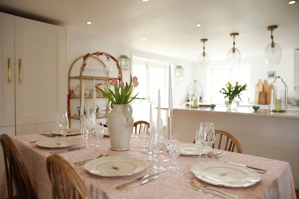 Quintissentially English Country Home In The Heart Of The South Downs - Midhurst