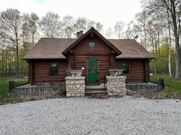 Gibby's Log Cabin Retreat - Door County, WI