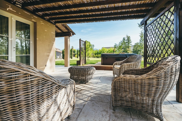The Palm Hut, Home For Families - Lucca, Italia