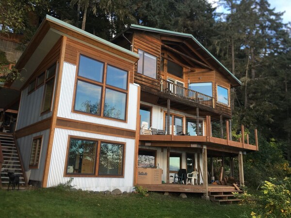 Humpback Hideaway: Private Sauna And Hot Tub With Ocean And Beach Access! - Juneau, AK