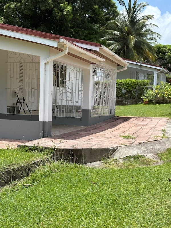 Cosy And Quiet Retreat, Overlooking The Blue Lagoon. Enjoy The Clean Crisp Air. - Port Antonio