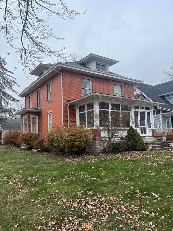 Charming 4-bedroom House With Ac, Wifi In Downtown Port Clinton! - Port Clinton, OH