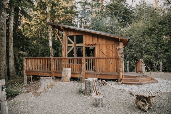 Mossquatch Resort - Cabin 1 Upgrade Your Camping Experience! - Forks, WA