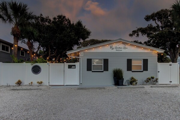 Rockin Retreat- Triplex W/ Heated Pool, Steps To Beach, Fire Pitt, And Putt Putt - Indian Rocks Beach, FL