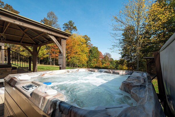Private & Spacious 8-bedroom Lodge With Amazing Outdoor Space And Game Room - Deep Creek Lake, MD