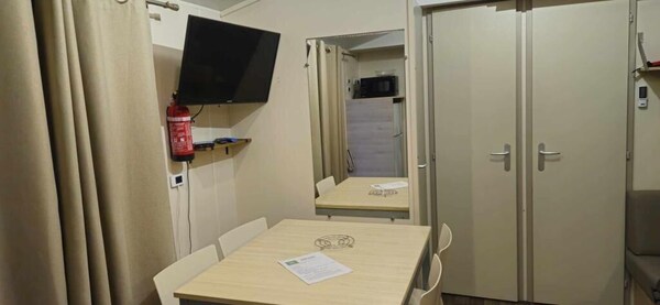 Mobilhome 3 Bedrooms 6 People Tv Clim Plot Xl Quiet Camping 3 * - Anet