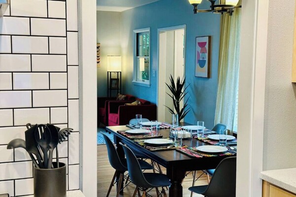 Stylish City Escape :: Spacious, Comfy & Close To Everything - Sioux Falls, SD