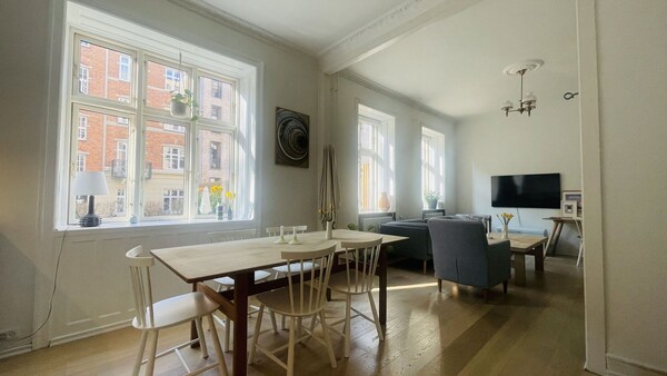 City Apartment In Frederiksberg With 2 Bedrooms Sleeps 4 - 哥本哈根