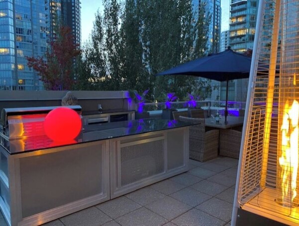 Luxury 3-bed Ocean View Penthouse  Yaletown, Vancouver (3-month Min, Pets Ok) - Vancouver