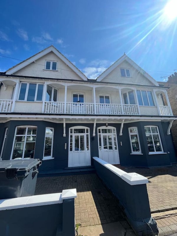New Spacious Modern Apartment - Broadstairs