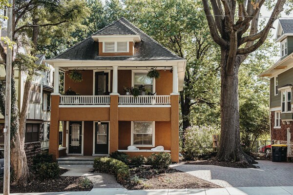 The Sandstone - Monthly Retreat In Heart Of Kansas City - Kansas City, MO