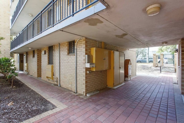 This Apartment Is A 1 Bedroom(s), 1 Bathrooms, Located In Fremantle, Wa. - 프리맨틀