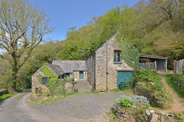 Characterful South Hams Barn With Stunning Open Plan Living - Kingsbridge