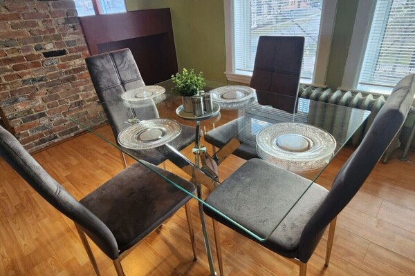Crown Inn: Boutique Hotel - Detroit, MI