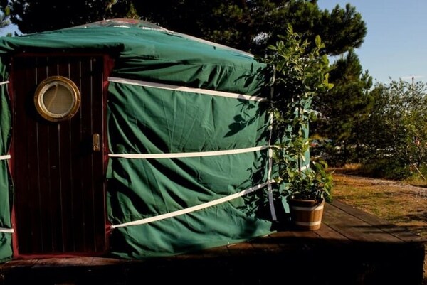 'Genoa' A Luxurious Yurt With Sea & Harbour Views - Bosham