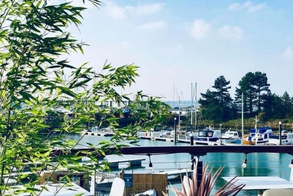 'Drake' A Luxurious Yurt With Harbour & Sea Views - Emsworth