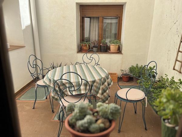 House In The Center Of Town With All Amenities. - Villena