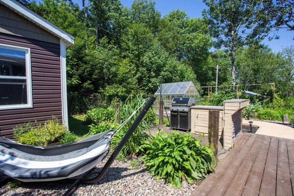 Maple's Serene Spa Retreat With Hot Tub And Private Lake Trail Access - 노바스코샤