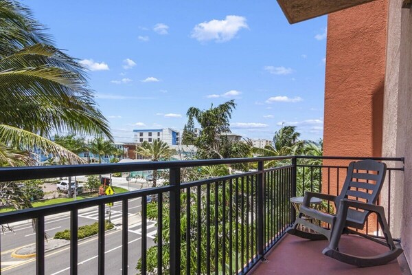 ️Across From Beachprivate Balconyheated Poolmadeira Bay Ii - 309 - Madeira Beach, FL