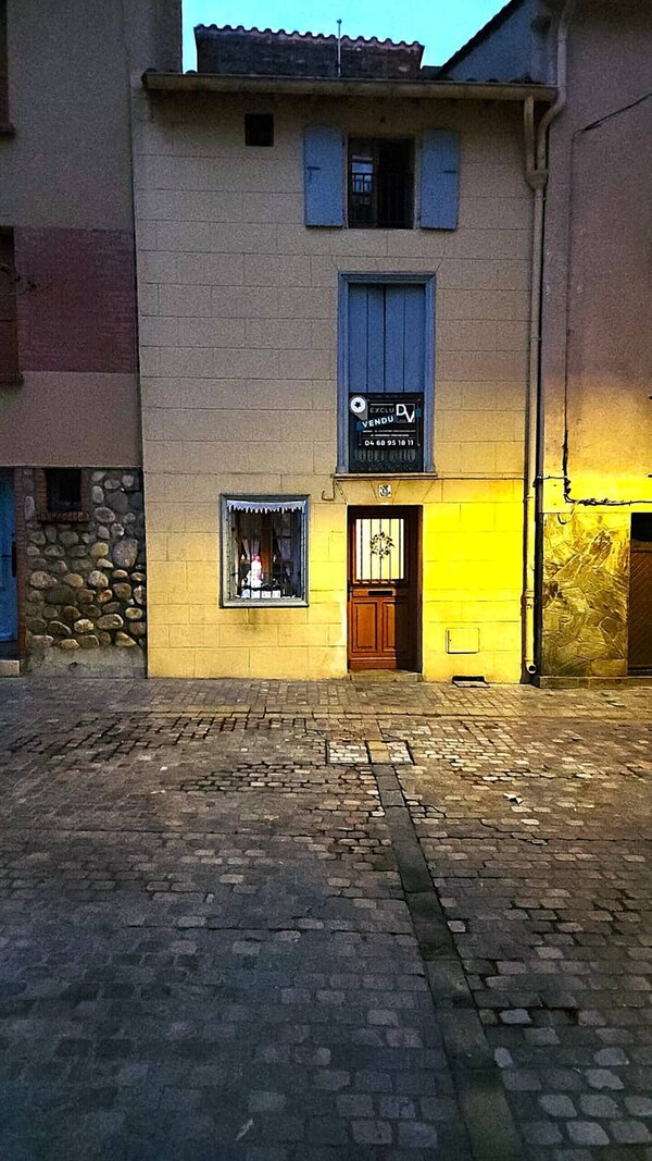 Maison Soleil Elne -  2 Br / 2 Ba / 70m2 - Charm & Comfort, 10 Min To The Beach - Collioure