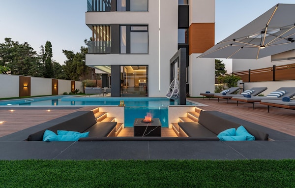 Gorgeous Villa In Novalja - Novalja