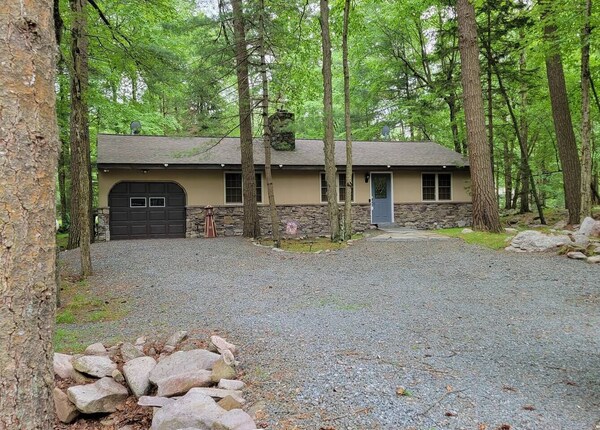 The Warblers' Nest - Lake Harmony, PA