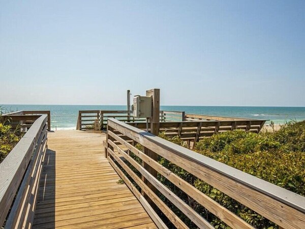 Sound-n-sea Hideaway Ocean Club Resortstyle Condo-relax & Enjoy The Amenities - Emerald Isle, NC