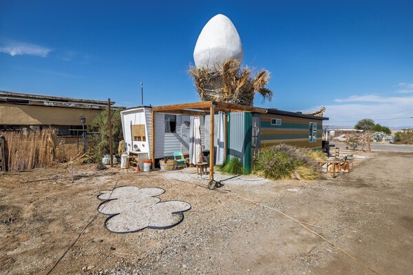 The Nest: Luxury 1-bed W/ Clawfoot Tub, Outdoor Shower & Ac In Bombay Beach - Bombay Beach, CA