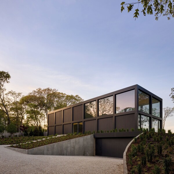 New Minimalist Waterfront - The Hamptons, NY